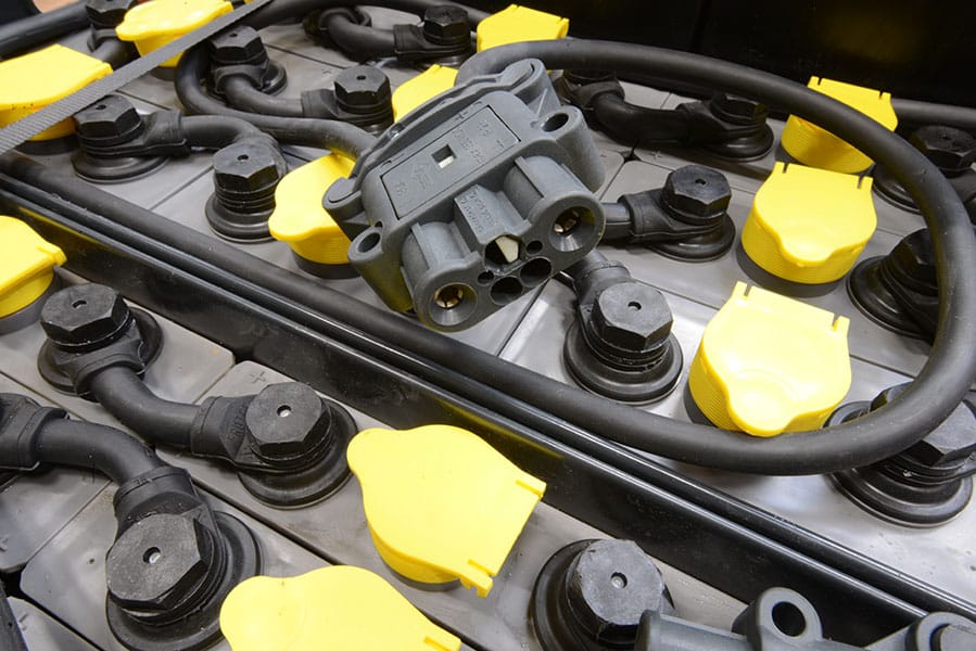 Moet ik mijn heftruck accu vervangen of kan ik het laten repareren?